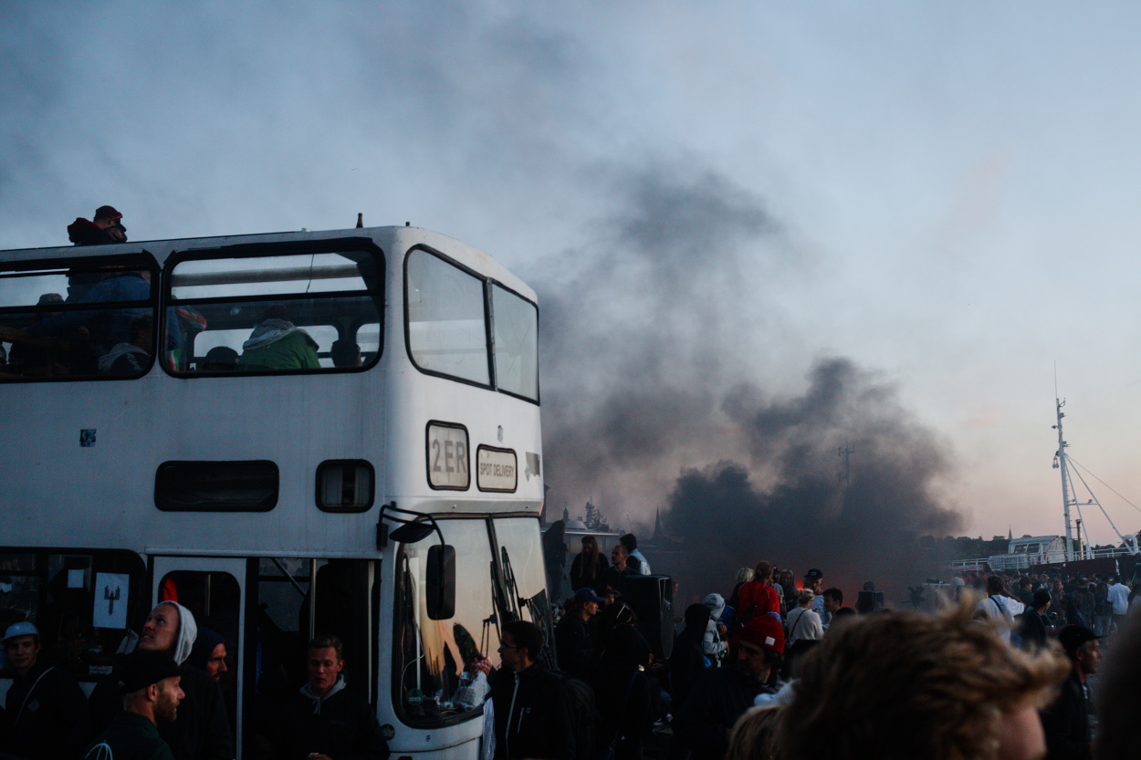 Exploring Europe with a Double-decker - ROBIN HÖNING