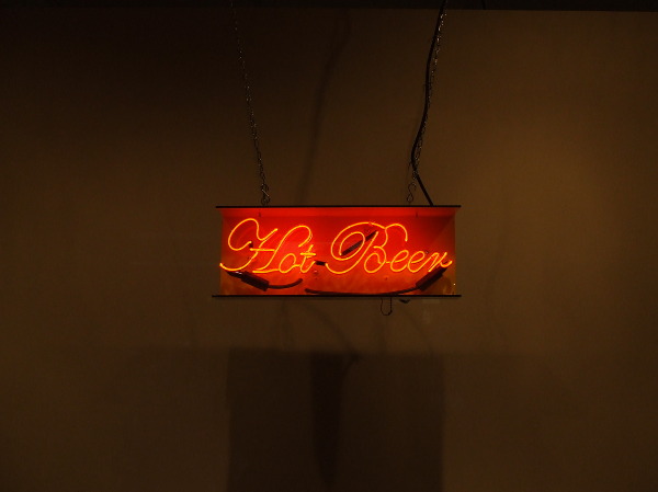 Hot Beer sign - NATHALIE QUAGLIOTTO