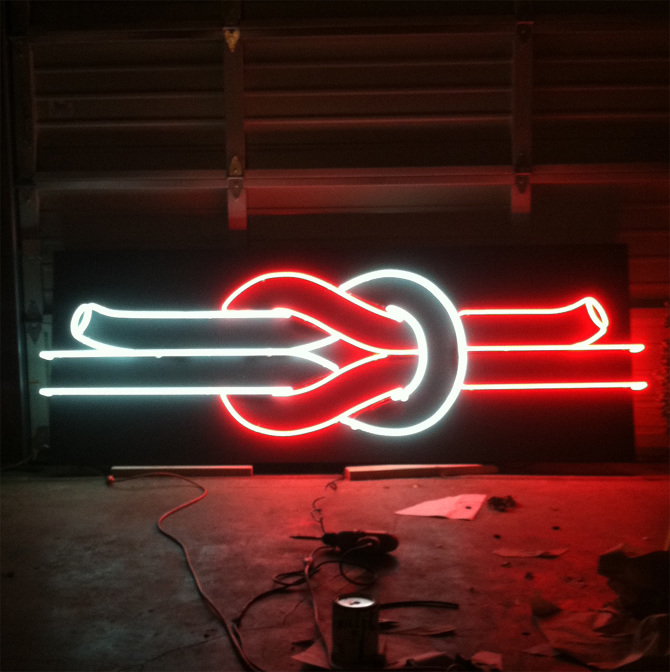 NEON - the tiny spoon