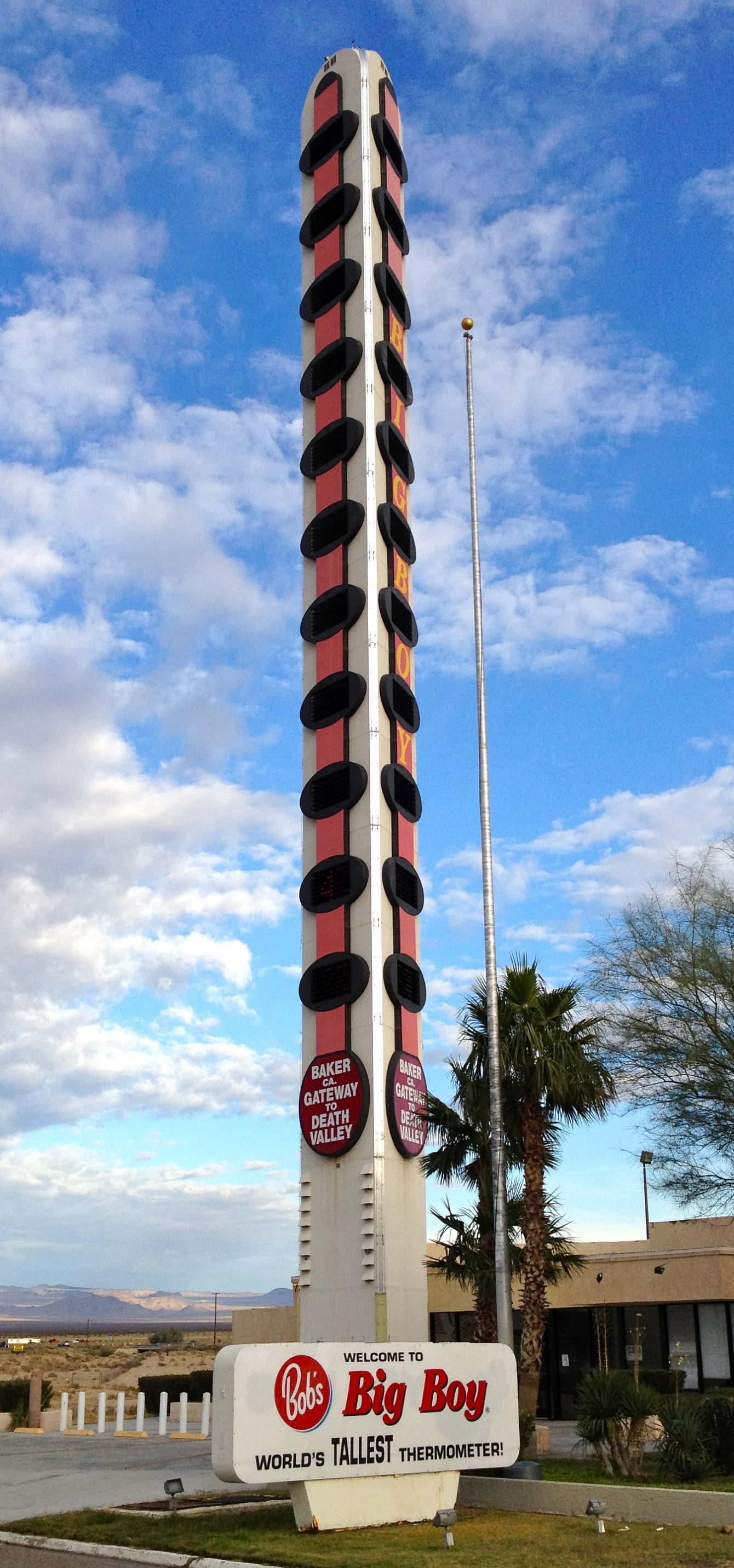 WORLD'S TALLEST THERMOMETER - Aron Fried | Creative Consultant