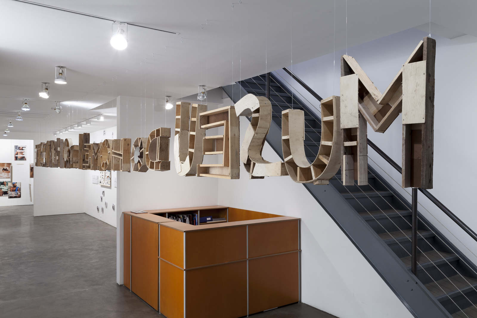 letreiro para museu - Jonathas de Andrade