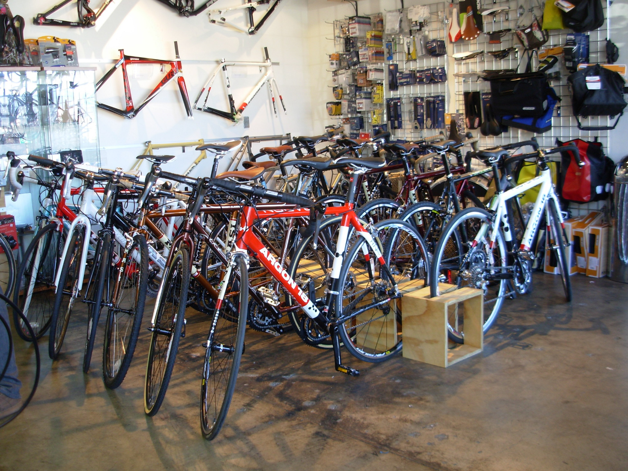 merchandising - cantilever and press