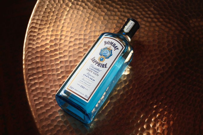 Bombay Sapphire - Stir Creativity Edible Blue Paint launch - Fred's ...