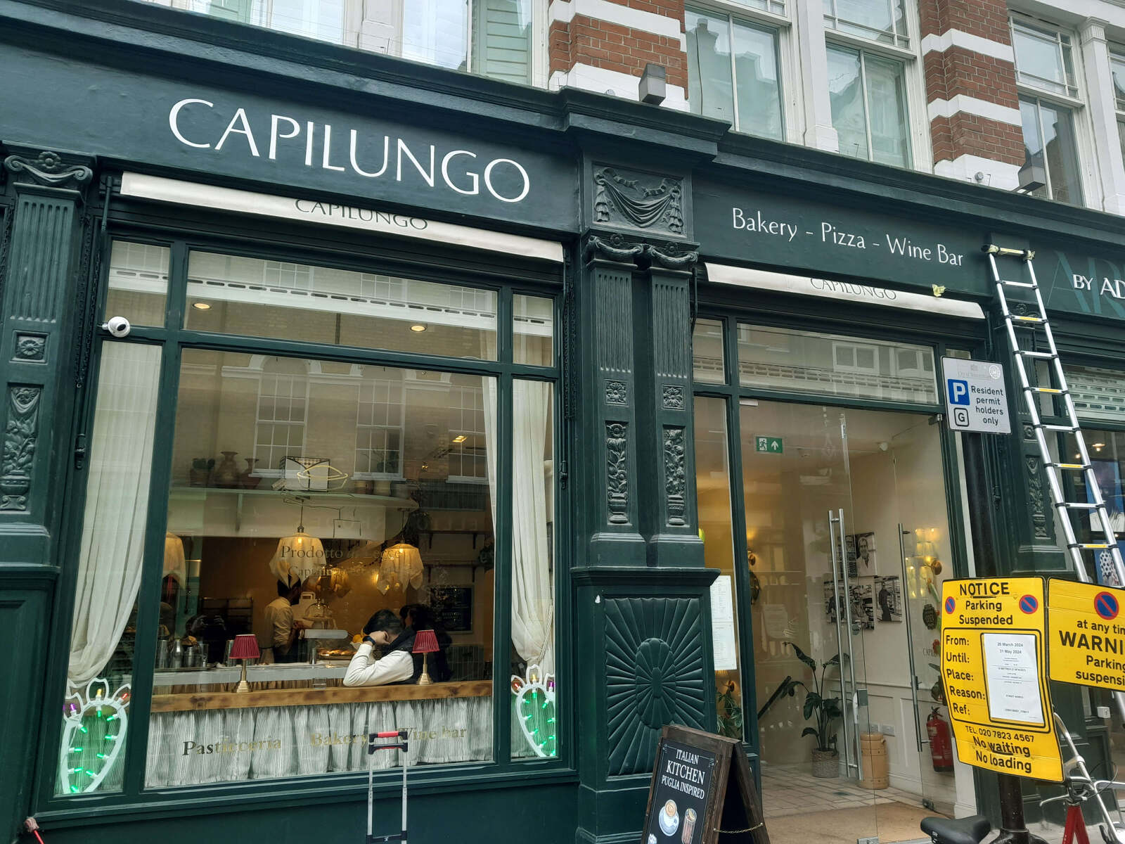 Capilungo - Covent Garden - Morley Signs