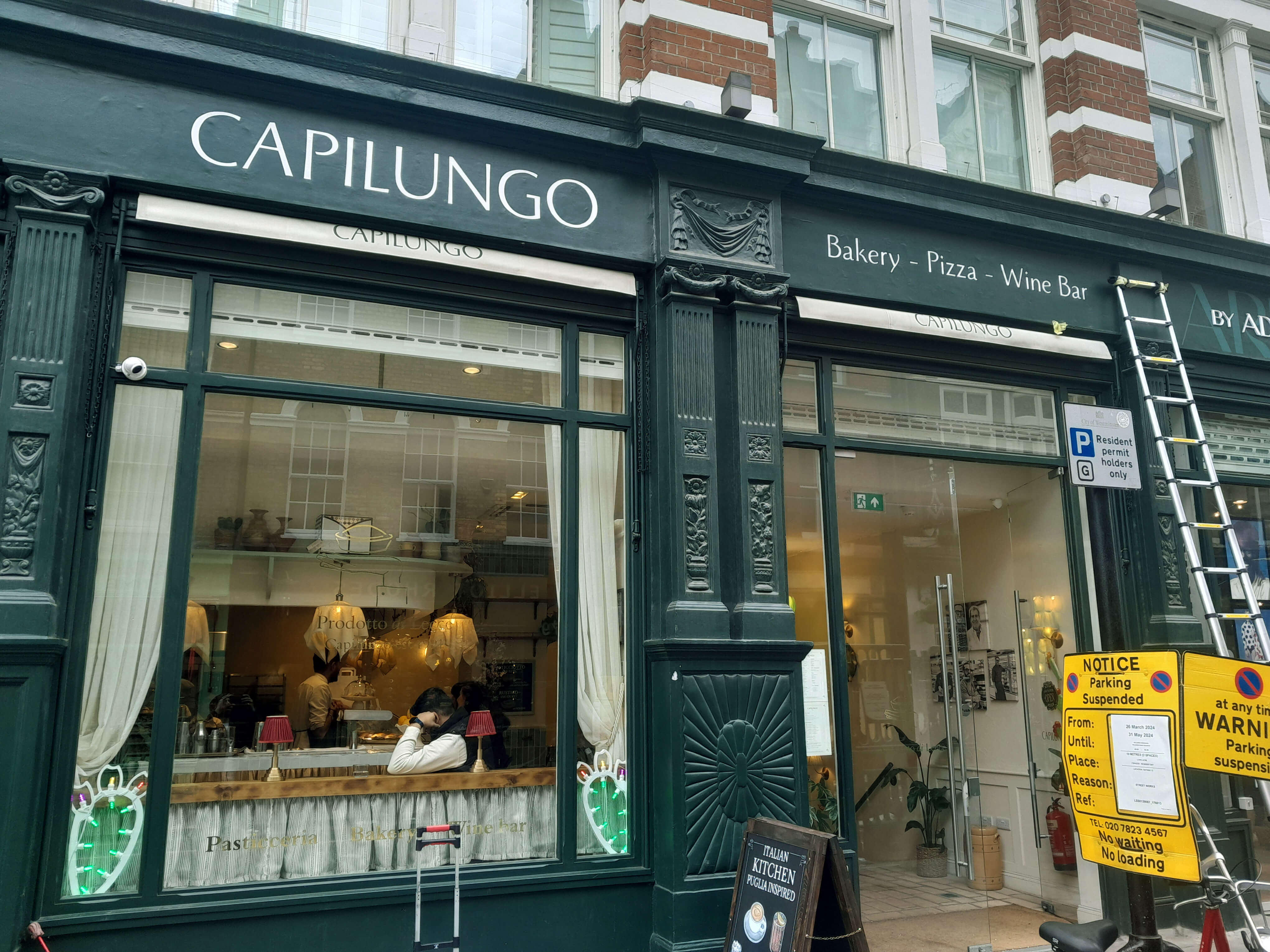 Capilungo - Covent Garden - Morley Signs