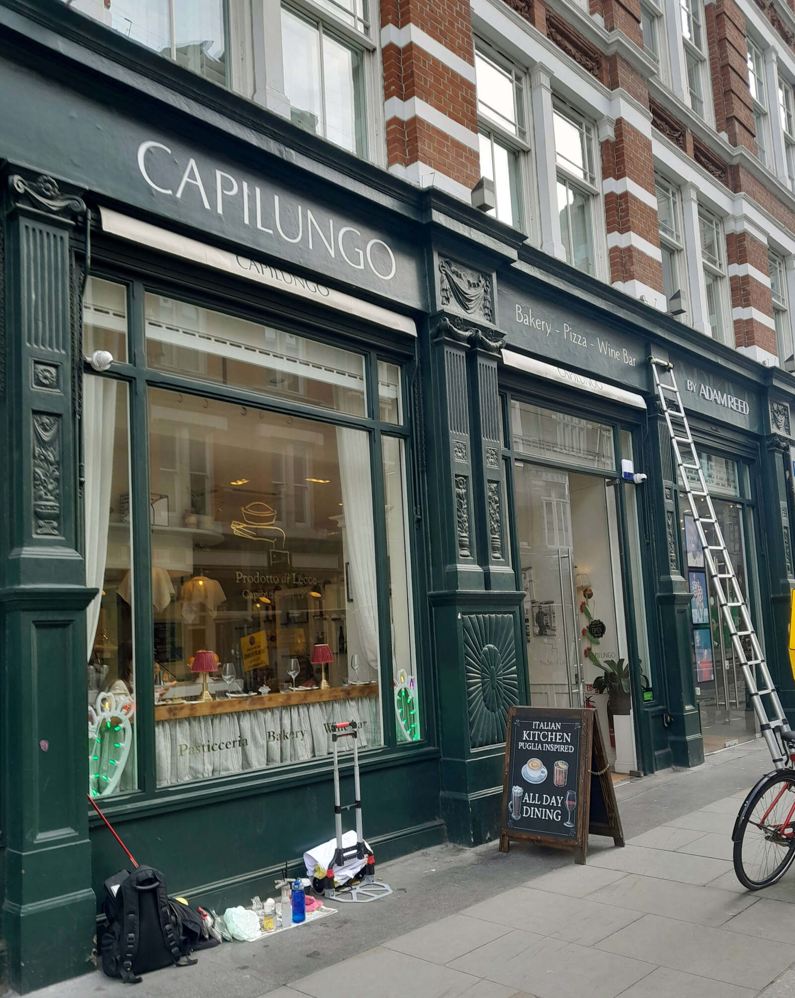 Capilungo - Covent Garden - Morley Signs