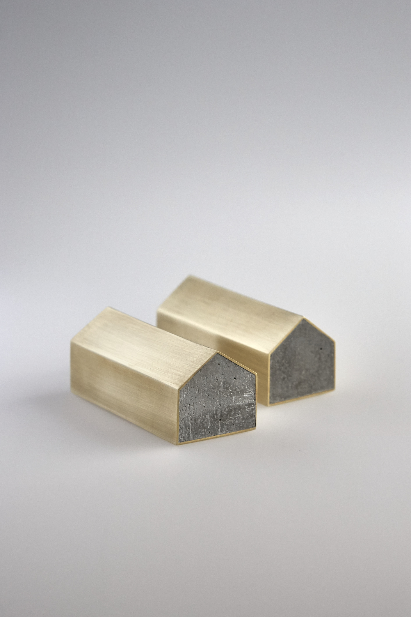 Concrete House Paperweight (Brass) - studiokyss