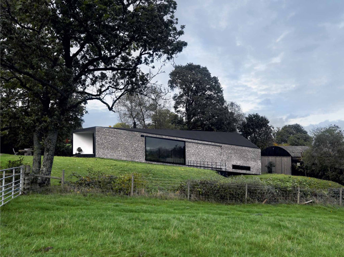 GRAND DESIGNS NEWBURY OCTOBER 2013 . farmhouse - TAATE