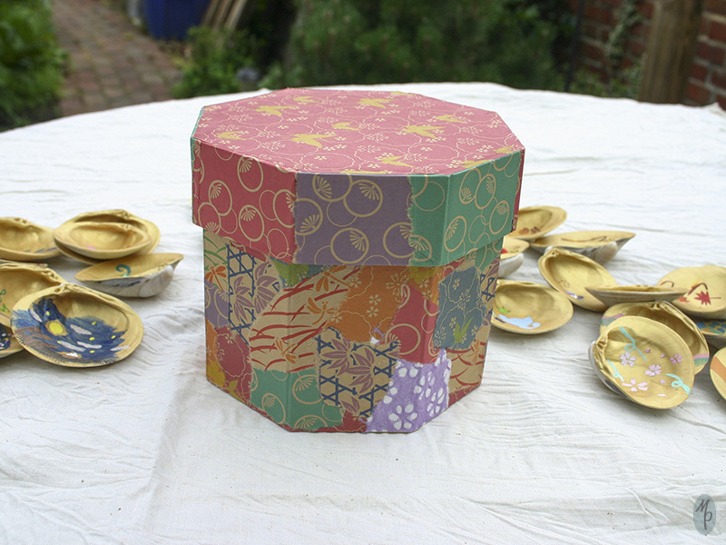 貝覆い (Clam shell matching game) - Mariko Perry