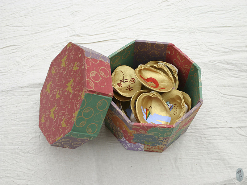 貝覆い (Clam shell matching game) - Mariko Perry