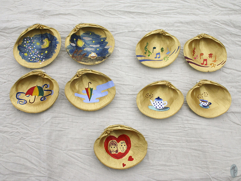 貝覆い (Clam shell matching game) - Mariko Perry