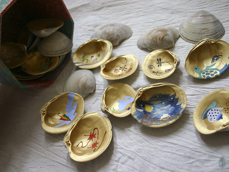 貝覆い (Clam shell matching game) - Mariko Perry