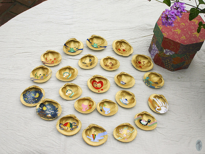 貝覆い (Clam shell matching game) - Mariko Perry