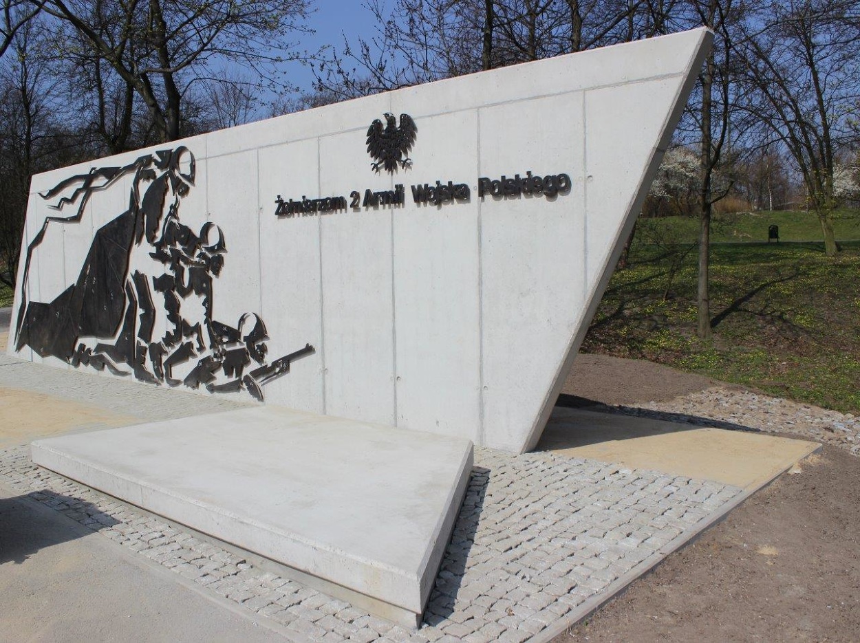 monument of the 2nd army's soldiers in poznań - marcinurbanek