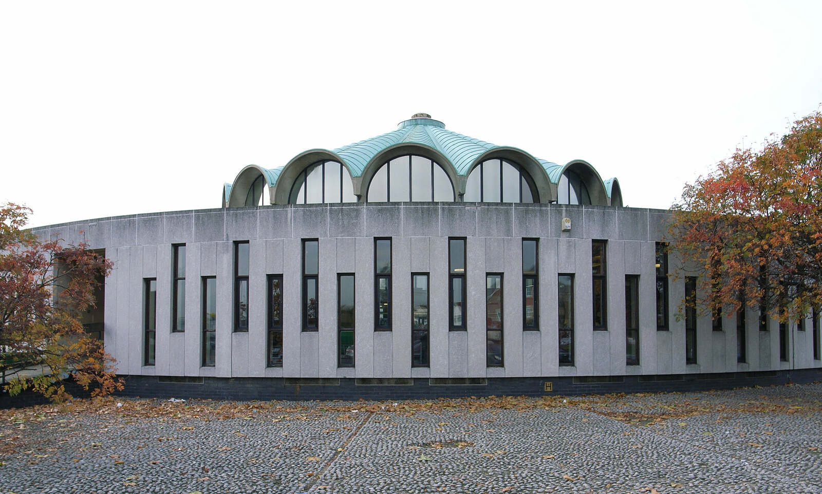 Fullwell Cross Library - All the Libraries in London