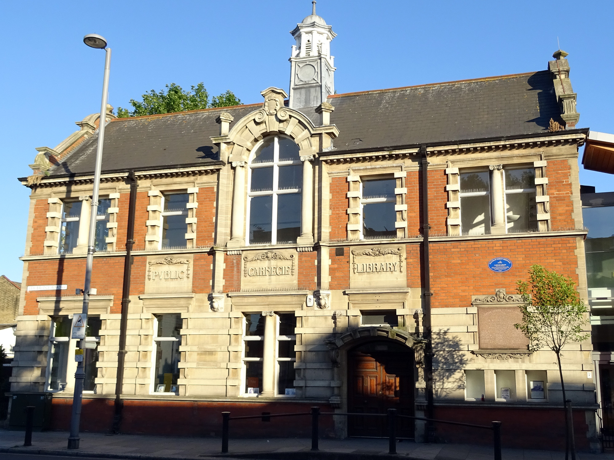 Lea Bridge Library - All the Libraries in London