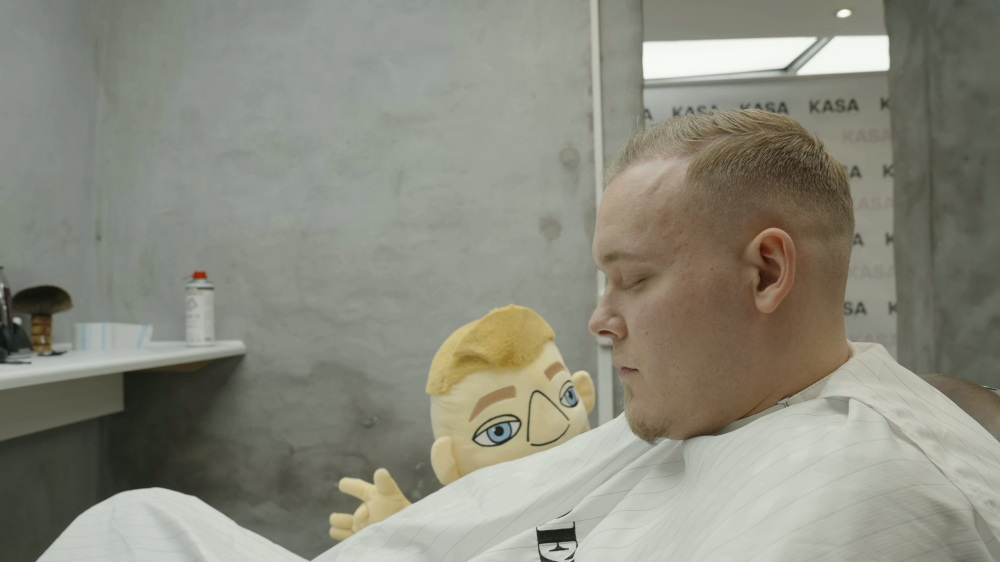 UDE AF KONTROL - SAELAN