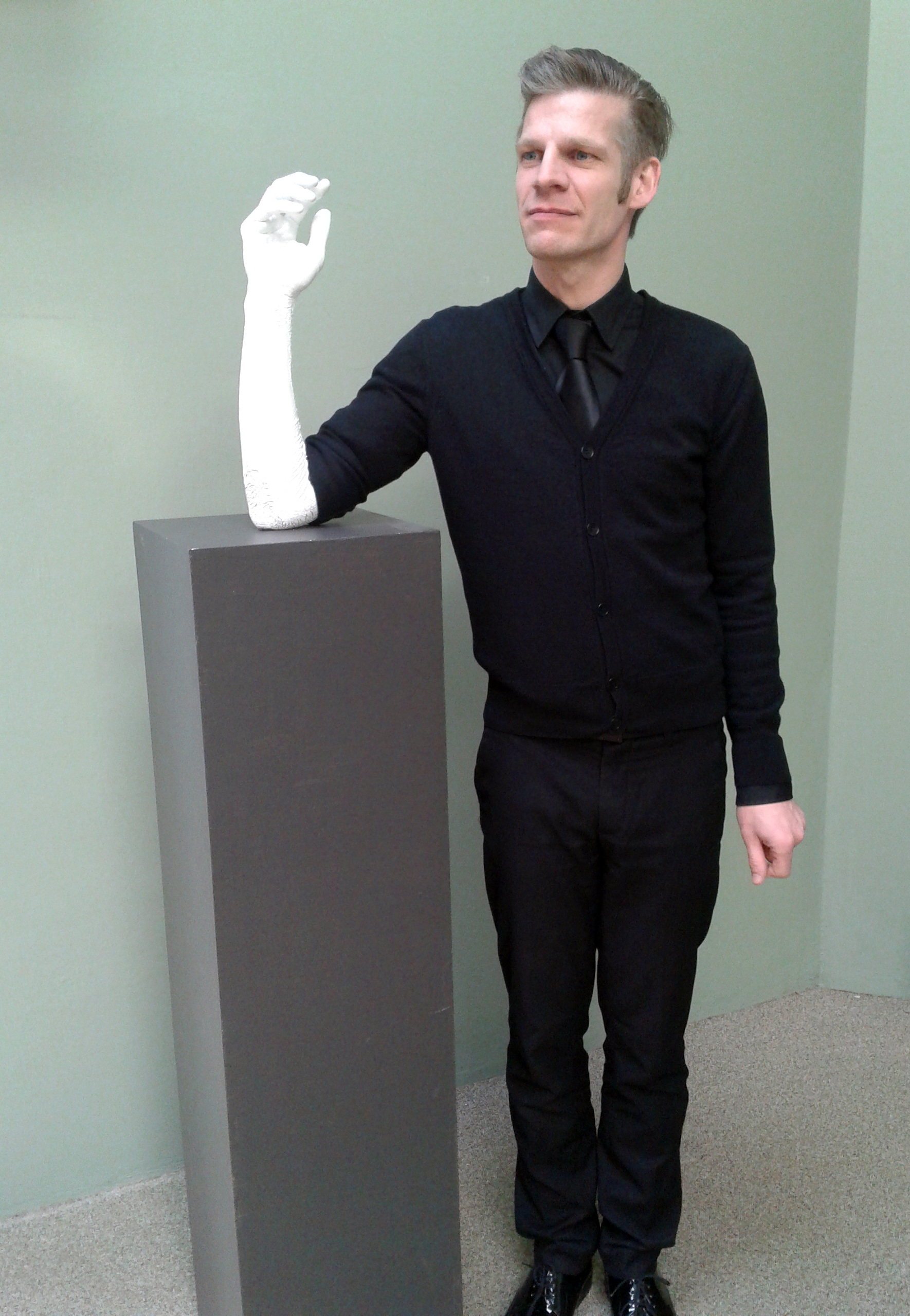 White Hand Sculpture Performance - Magnús Logi Kristinsson