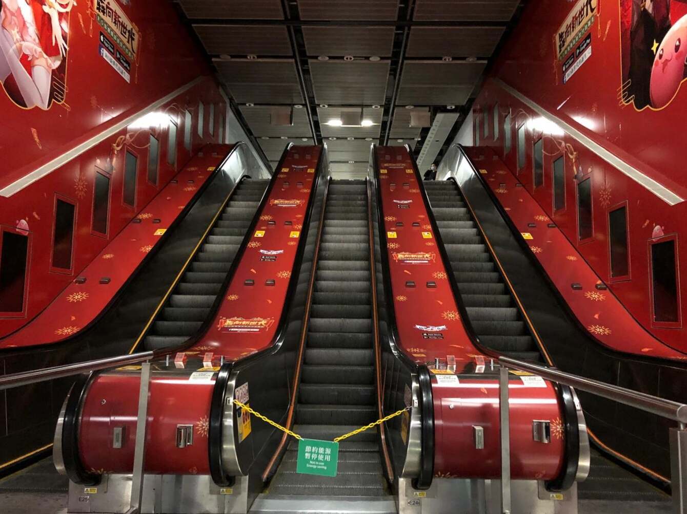 MTR escalator crown extension - Hin Lee Plastic & Screen Printing Ltd