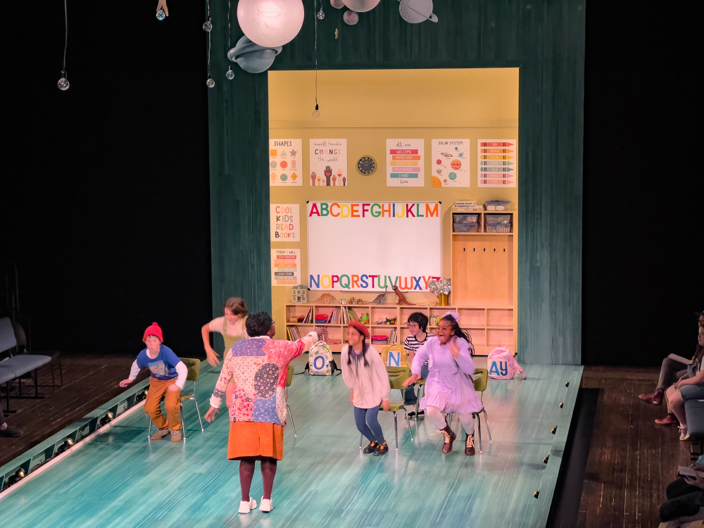 MORRIS MICKLEWHITE AND THE TANGERINE DRESS - Sotirios Livaditis