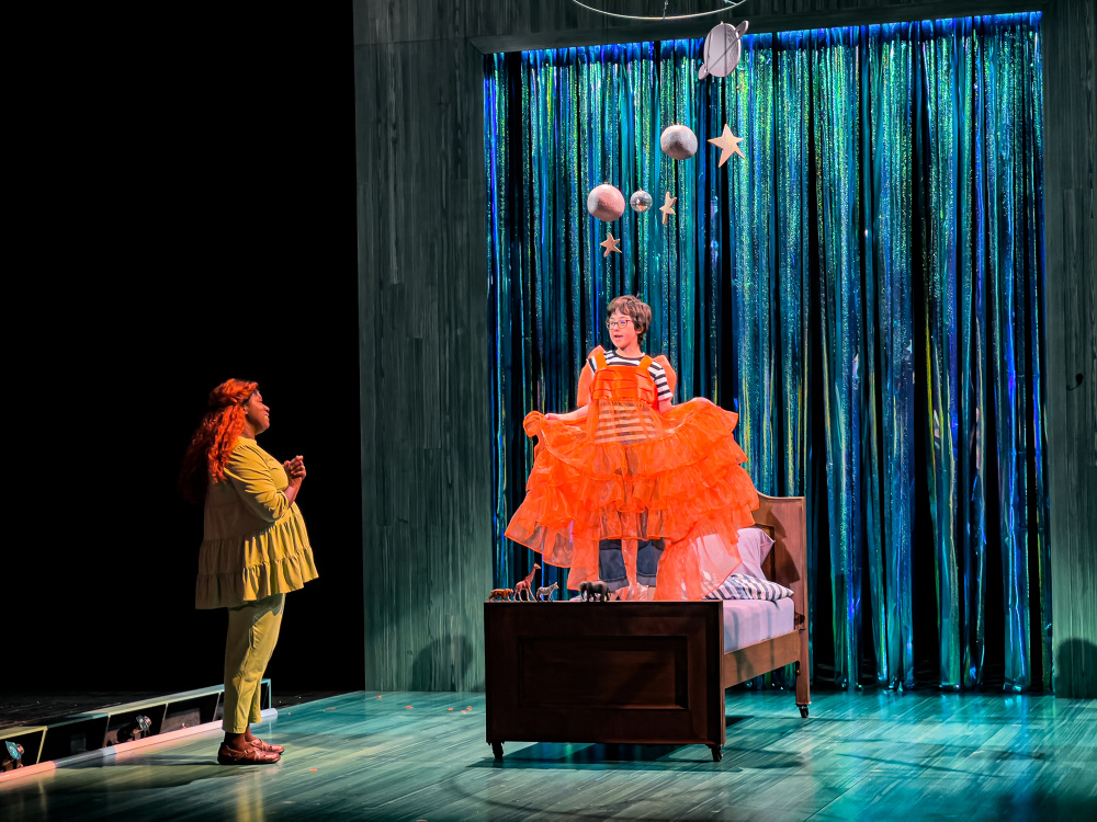 MORRIS MICKLEWHITE AND THE TANGERINE DRESS - Sotirios Livaditis