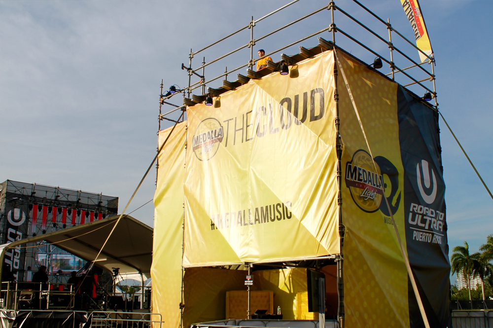 Phygital - ULTRA / MEDALLA InstaPic Activation - Rene de la Cruz