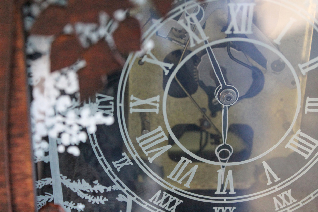 The Clock - GREY