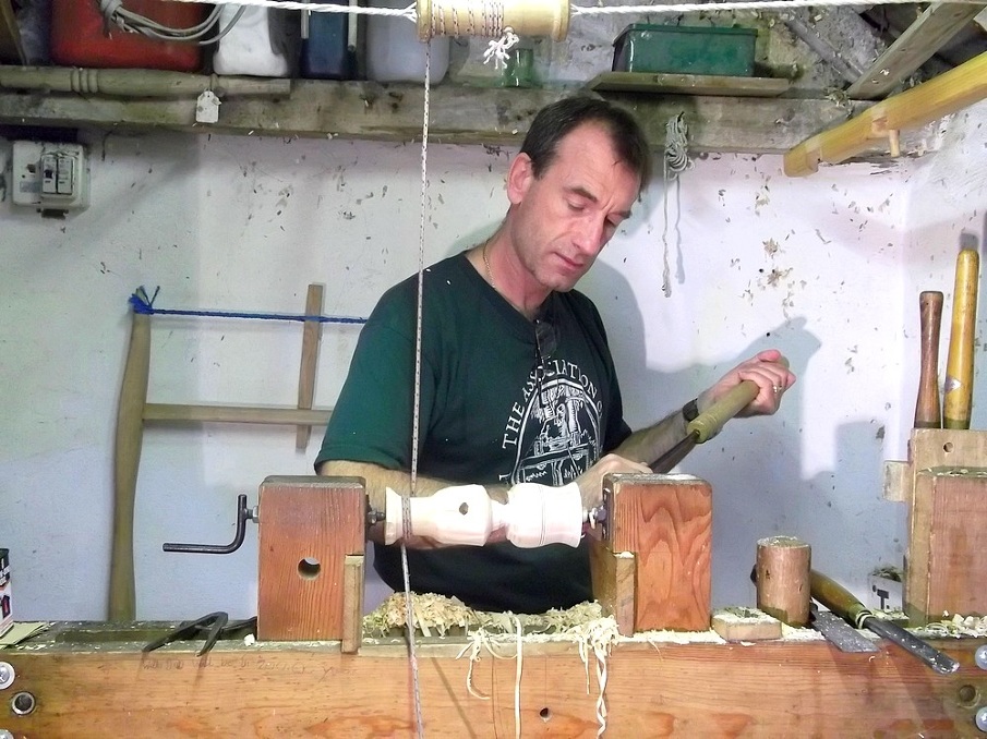 The Method - Traditional Pole Lathe Turner
