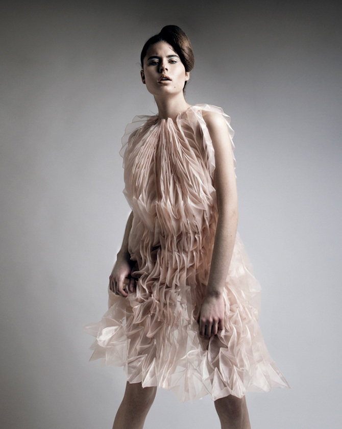 Raised / Unfolded fabric dresses - www.julewaibel.com