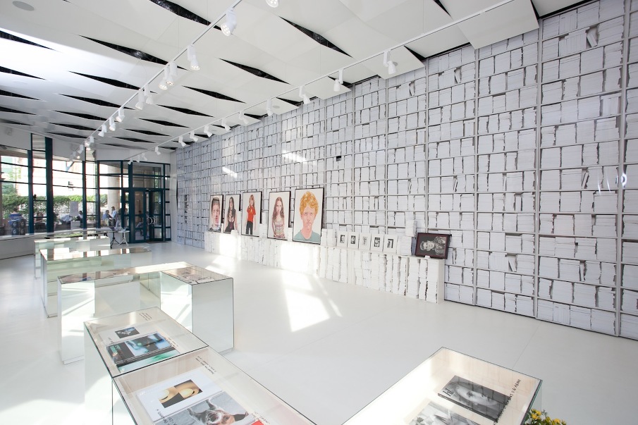 Simon HENWOOD / The Henwood Library Galateca Gallery / Bucharest / RO ...