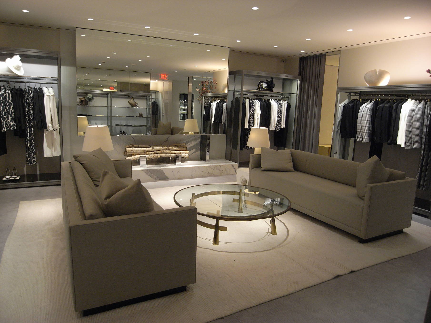 TOM FORD RETAIL - AARON LESHTZ