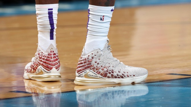 Women’s Exclusive x Nike LeBron 17 - Meline Katchi