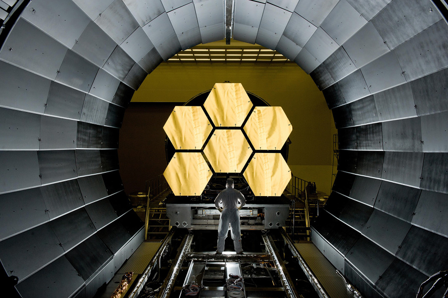 James Webb Space Telescope - Europa — Cargo example design