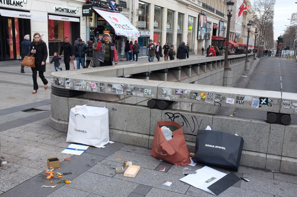 Streetlife of Paris - Lukasz Nowosadzki