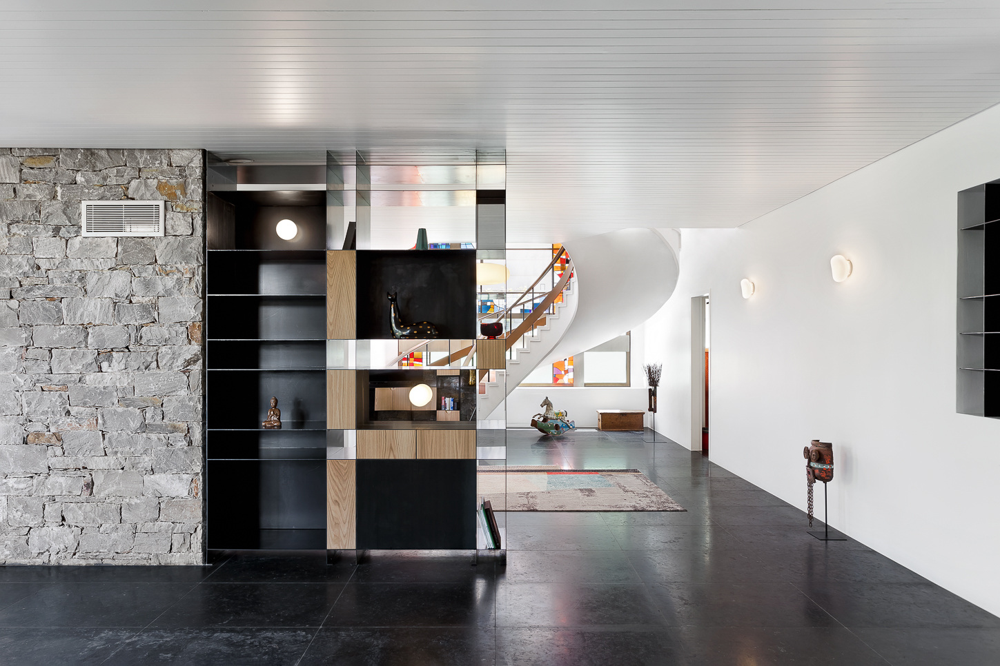 suburban-stone-house - en-route-architecture---