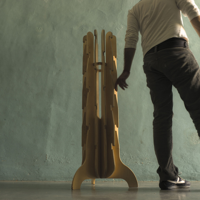 Babel Plant Stand - Pedro Cerisola