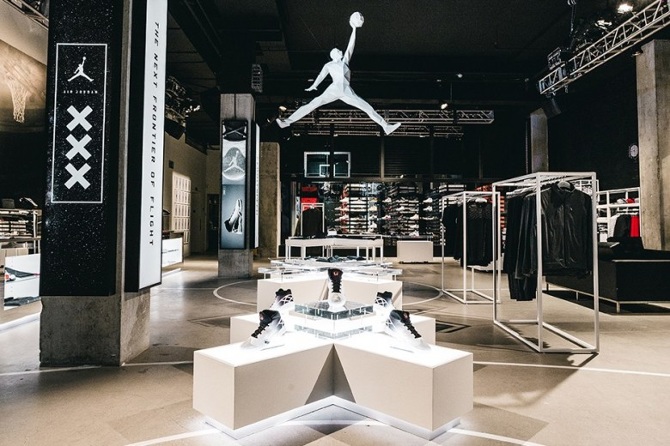 Brand Jordan Retail: Yonge Street Pop-Up Shop - Israel Kandarian