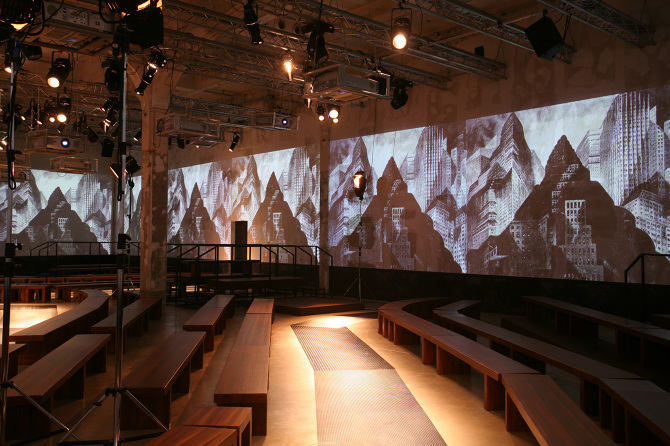 Prada Autumn 2006 Fashion Show - Israel Kandarian