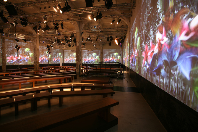 Prada Autumn 2006 Fashion Show - Israel Kandarian