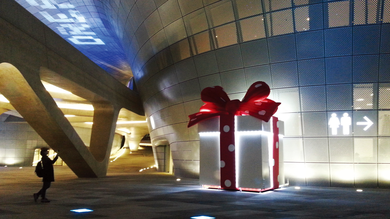 Wonder-Present - Studio BAF