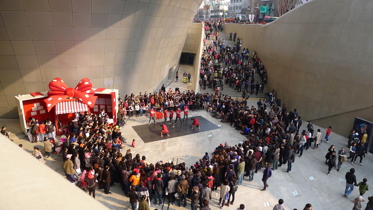 Wonder-Present - Studio BAF