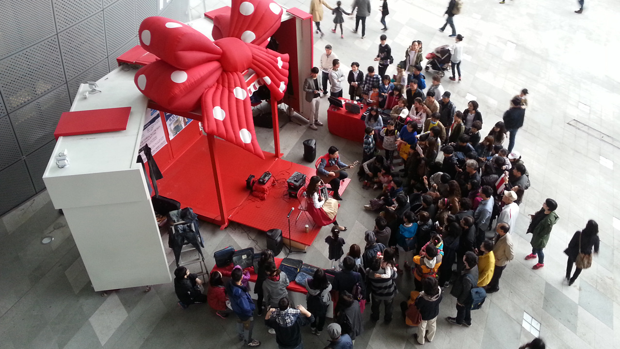 Wonder-Present - Studio BAF