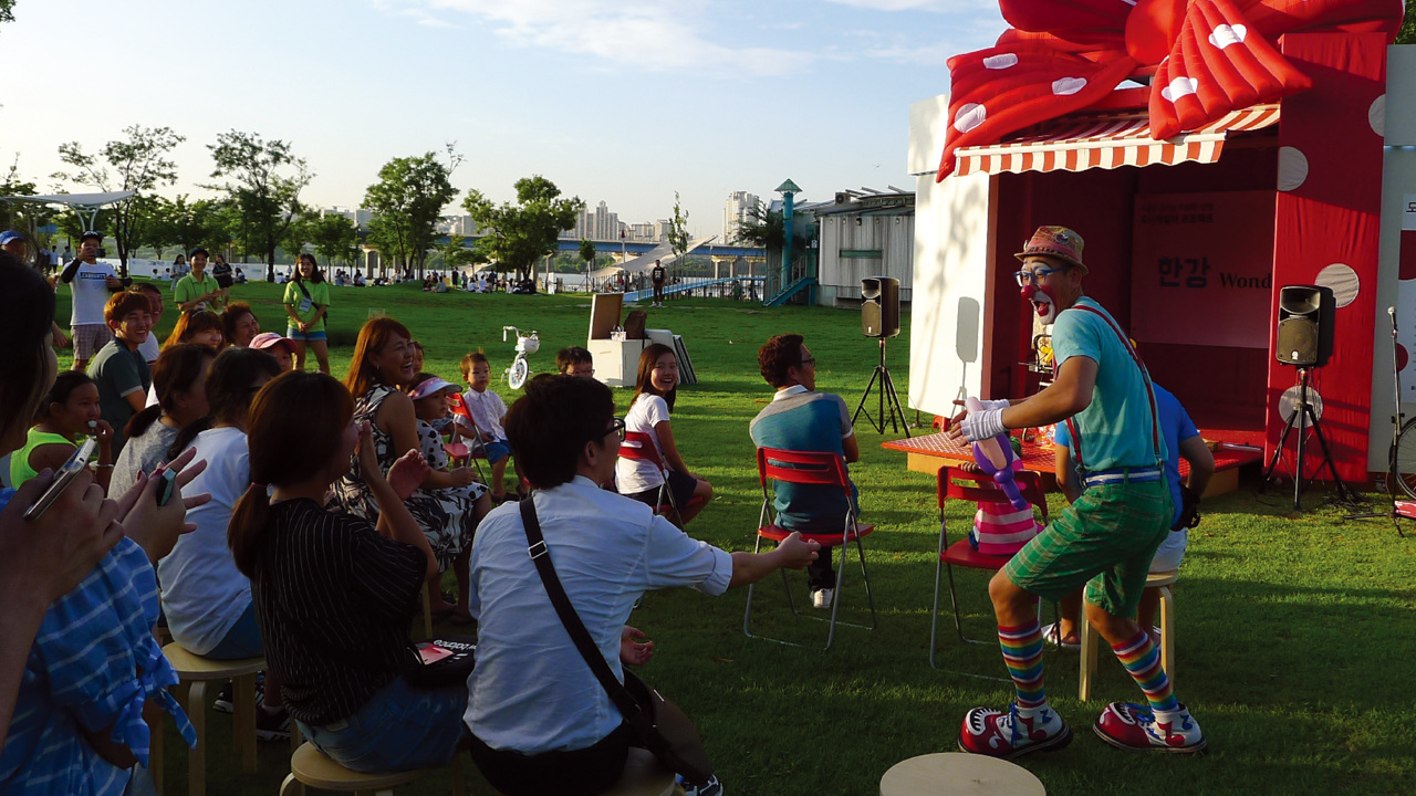 Wonder-Present - Studio BAF