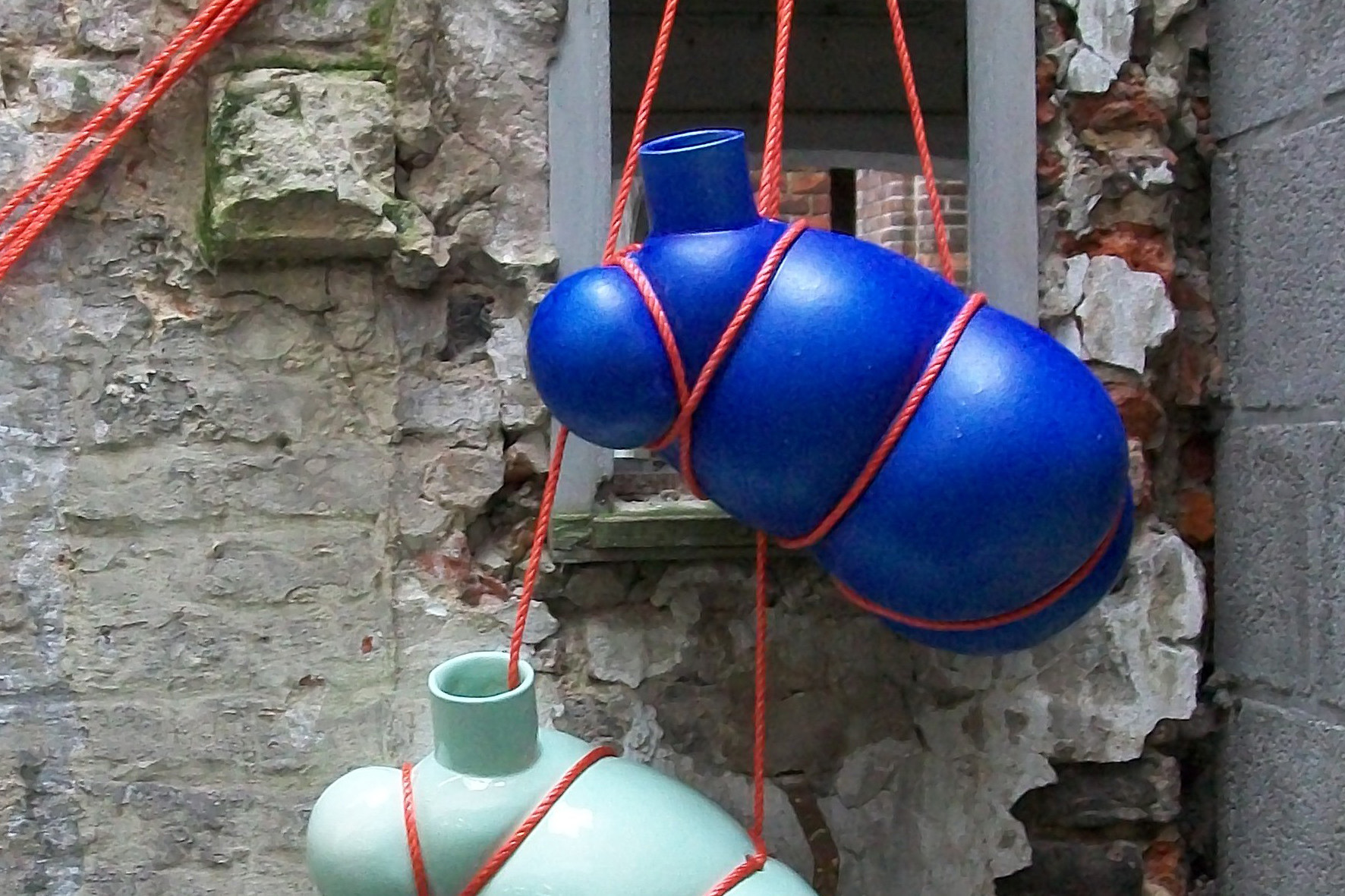Hanging objects - Aniek Meeldijk