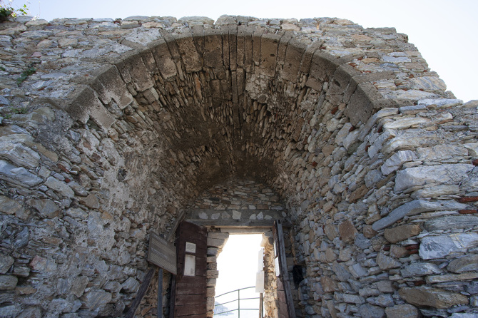 Restoration of the buildings in the area Castle of Skiathos - Themelis ...