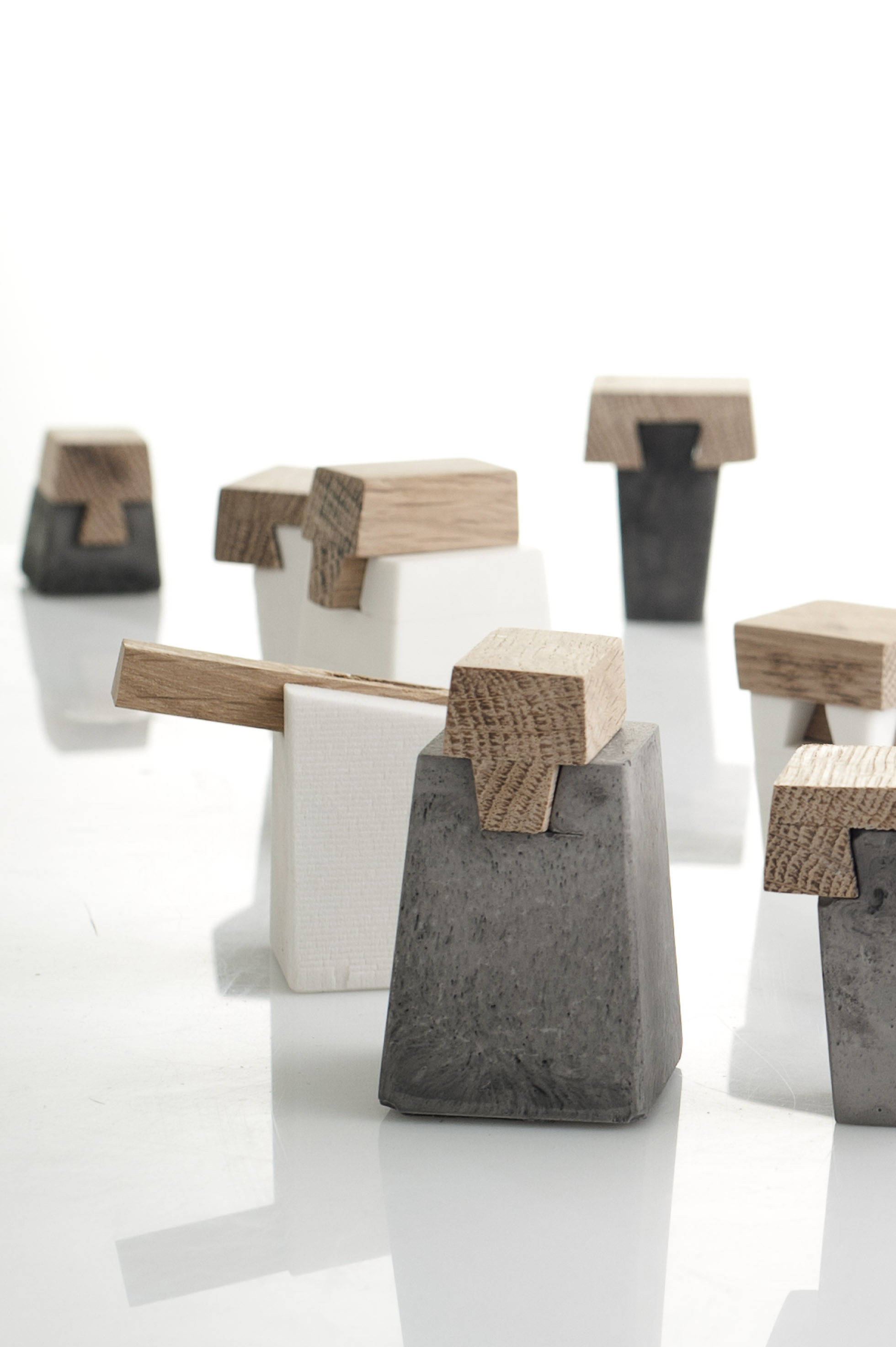 CONCRETE CHESS SET - roi vaspi yanai