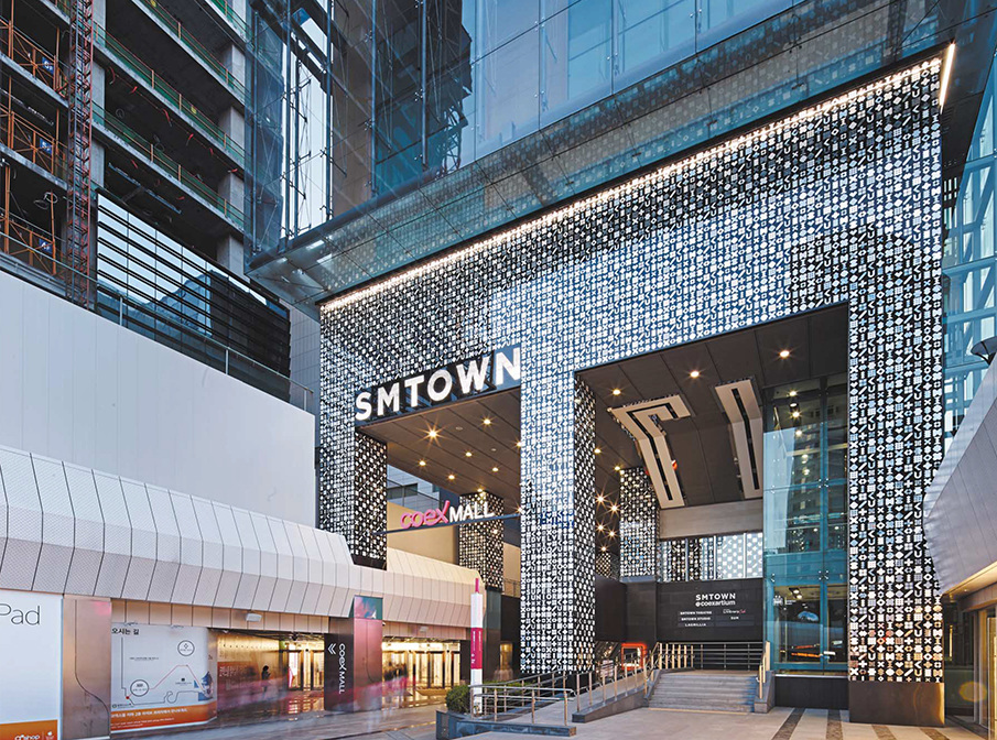 SM TOWN ARTIUM FACADE - Yong Ju Lee