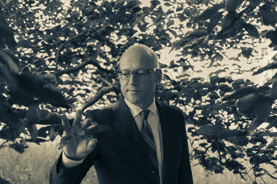 Dr. Oliver Bendel - www.eliashassos.de