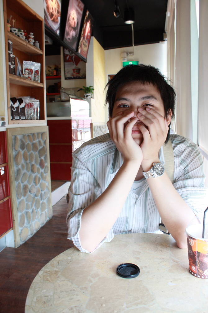 About Allen Hsu - 隨著狗掌的節奏漫步城市