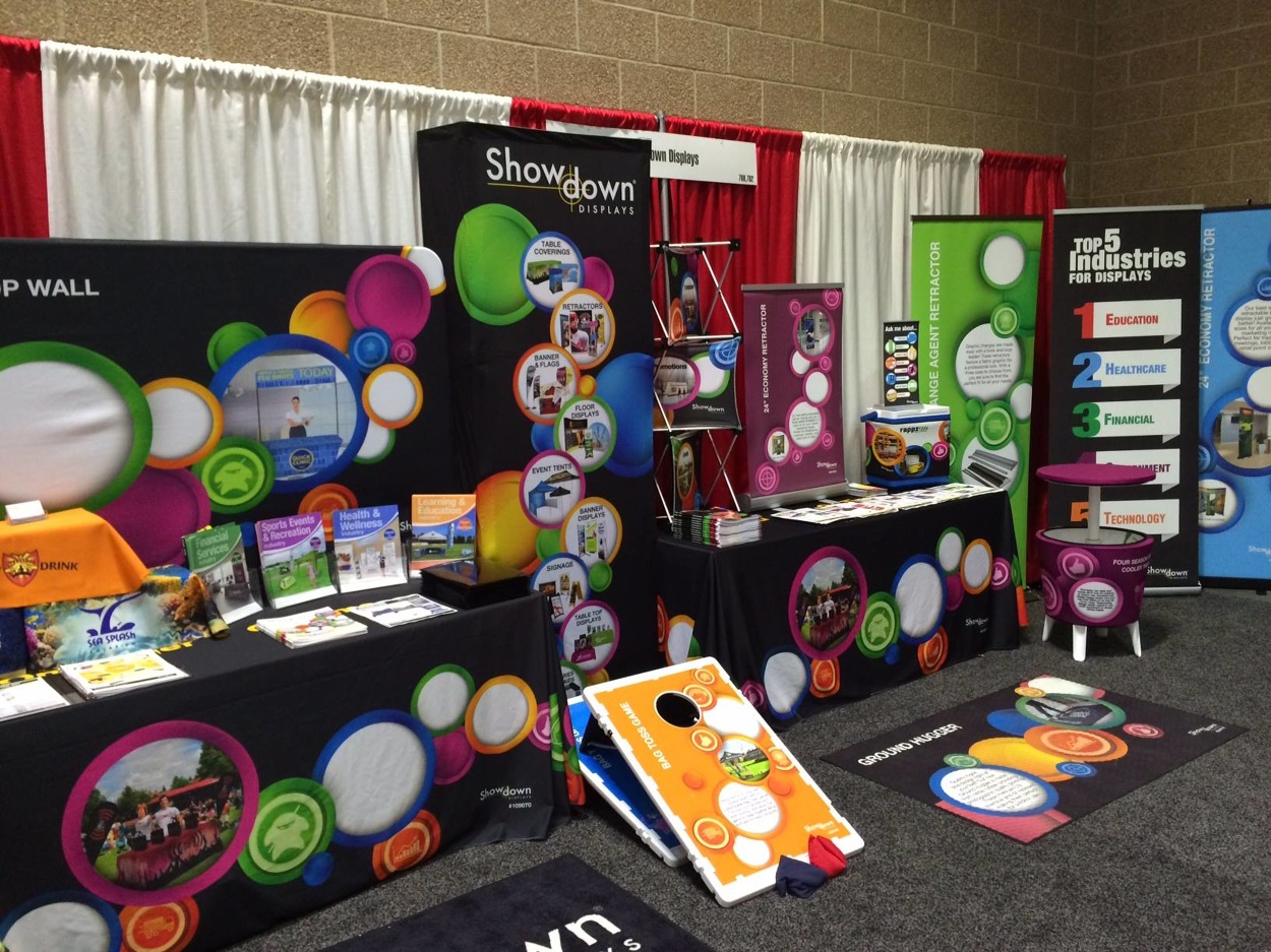 Showdown Displays - www.hollywinndesign.com